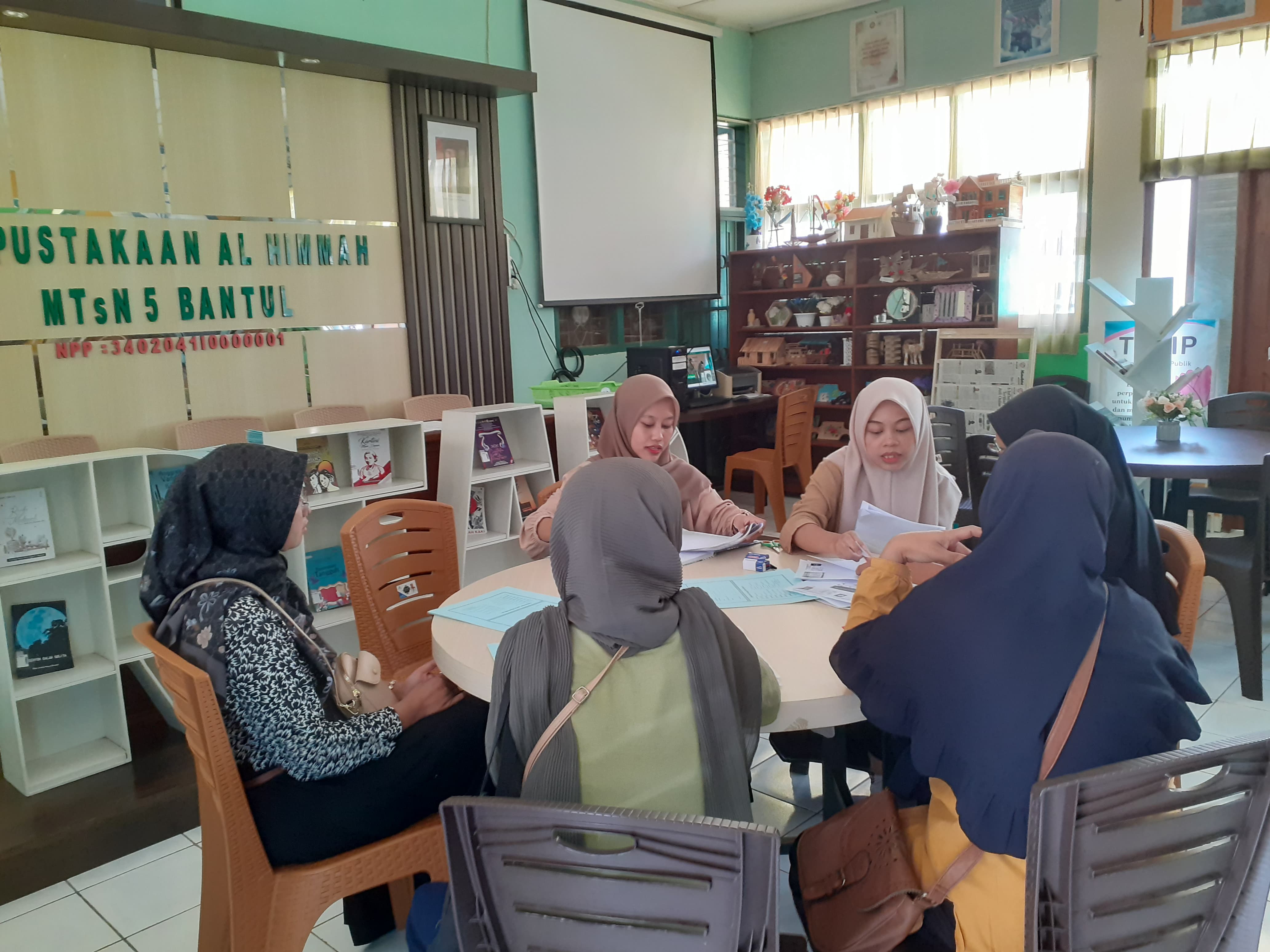 Antusias Masyarakat dalam PPDB 2025 MTsN 5 Bantul | Kemenag Bantul