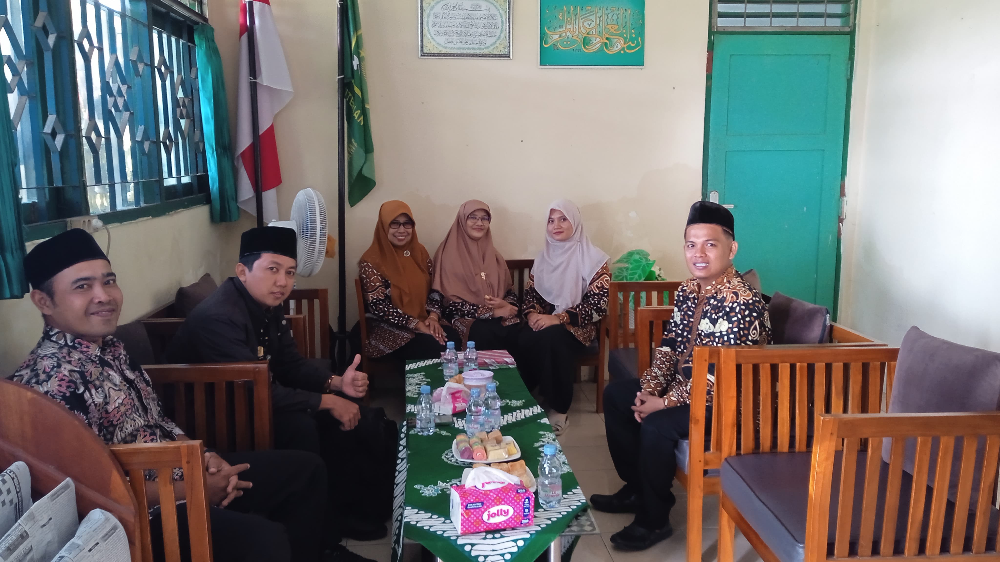 Guru MTsN 5 Bantul Silaturrahmi ke MIN 2 Bantul dalam Rangka PPDB ...