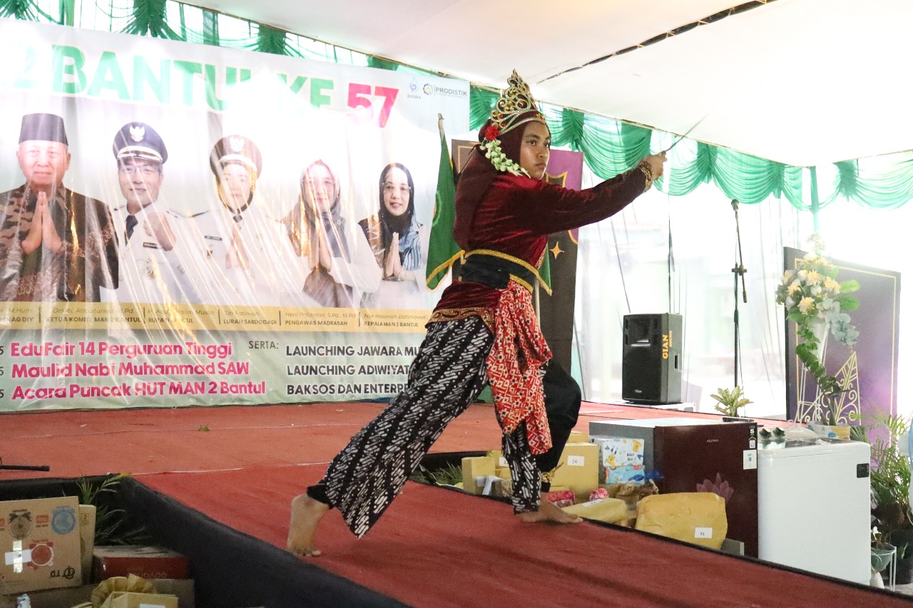 Pesona Tari Anggana Cut Mutiajeng Meriahkan HUT ke-57 MAN 2 Bantul ...