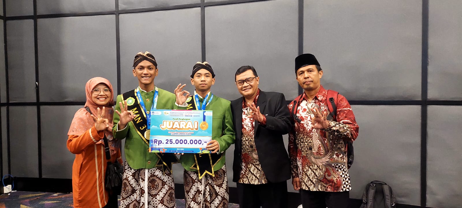 Inovator Muda MAN 3 Bantul Sabet Medali Emas FIKSI 2025 | Kemenag Bantul