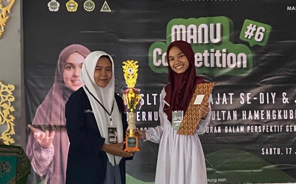 Rossa Nur Amalia Kelas IX F MTsN 6 Bantul Sabet Juara I Lomba Cerita ...