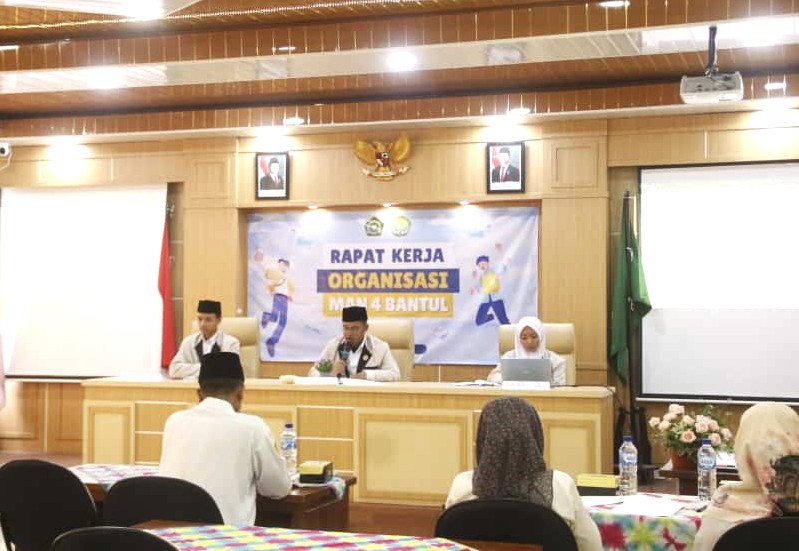 Perkuat Sinergi Organisasi Siswa, MAN 4 Bantul Gelar Raker 2025 untuk ...