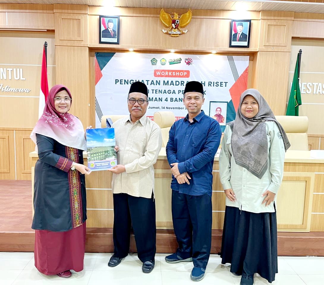 Hangat Penuh Makna, MAN 4 Bantul Lepas Guru Purnatugas, Sambut Guru ...