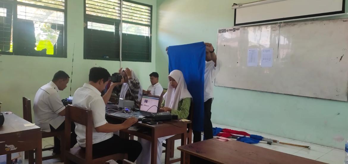 Dukcapil Kabupaten Bantul Rekam E-KTP Siswa MAN 1 Bantul | Kemenag Bantul