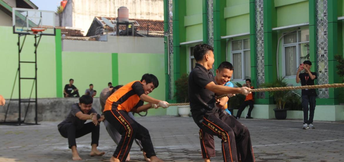 OSIS Ibnu Sina MAN 4 Bantul Selenggarakan Lomba Tarik Tambang dalam ...