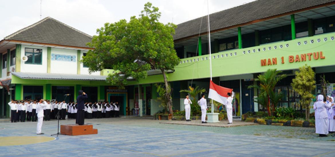 Guru dan Pegawai MAN 1 Bantul ikut Upacara Bendera Hari Kesaktian ...